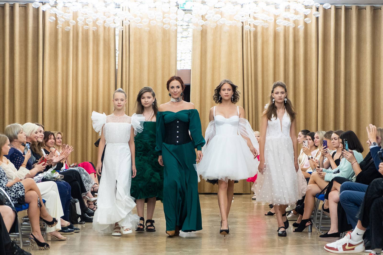 МОДЕЛИНГ И ДЕФИЛЕ - VINT CLUB